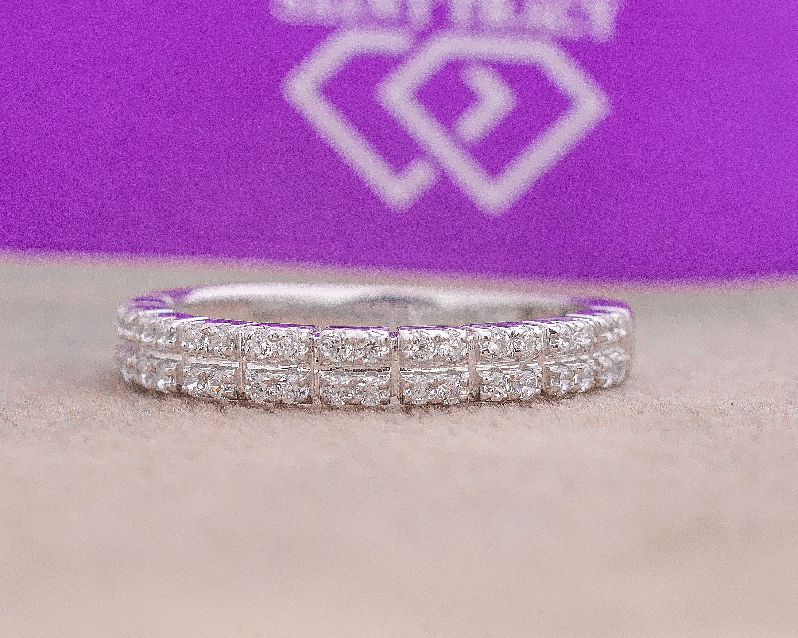 Janelle 10Karat White Gold Wedding Band – Saint Tracy