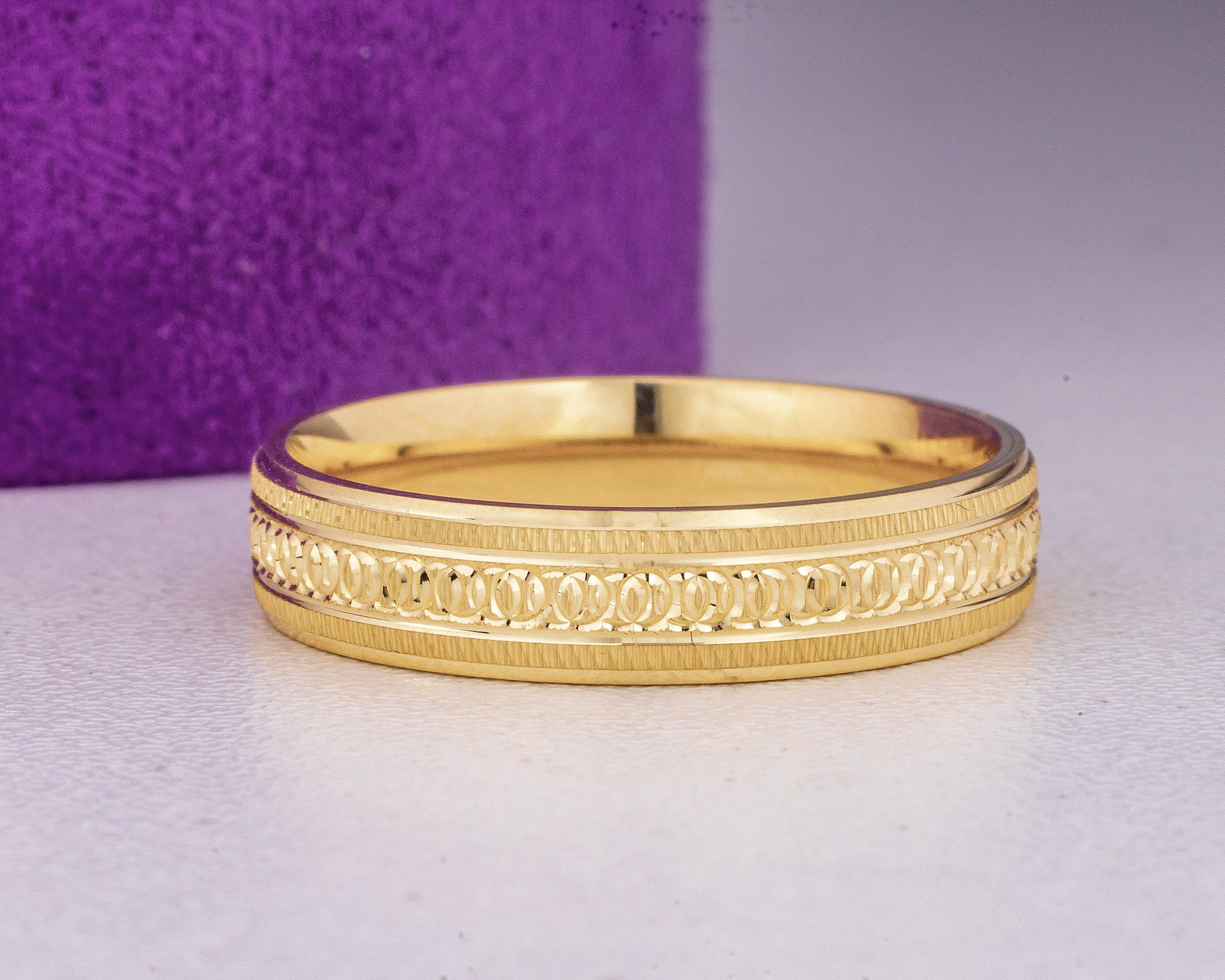 Roland 18Karat Yellow Gold Wedding Band – Saint Tracy