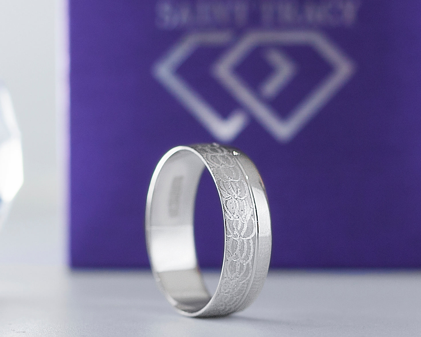 Remy 18Karat White Gold Wedding Band – Saint Tracy