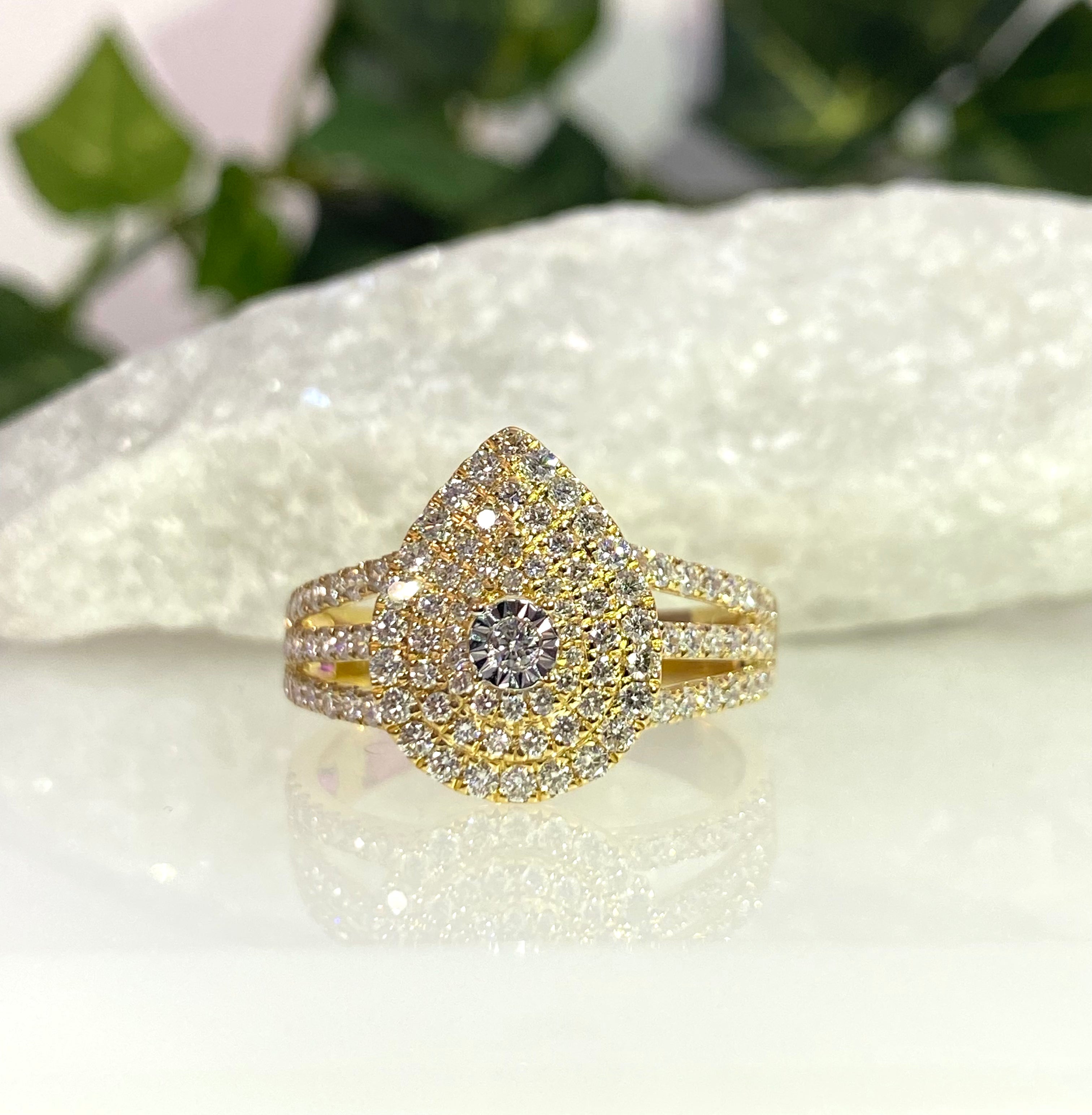 Ebun 18Karat Yellow Gold VS Diamond Engagement Ring – Saint Tracy